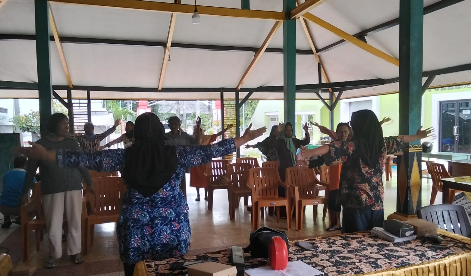 Serunya Senam Bareng Penyandang Disabilitas di Balai Desa Panggungrejo ...