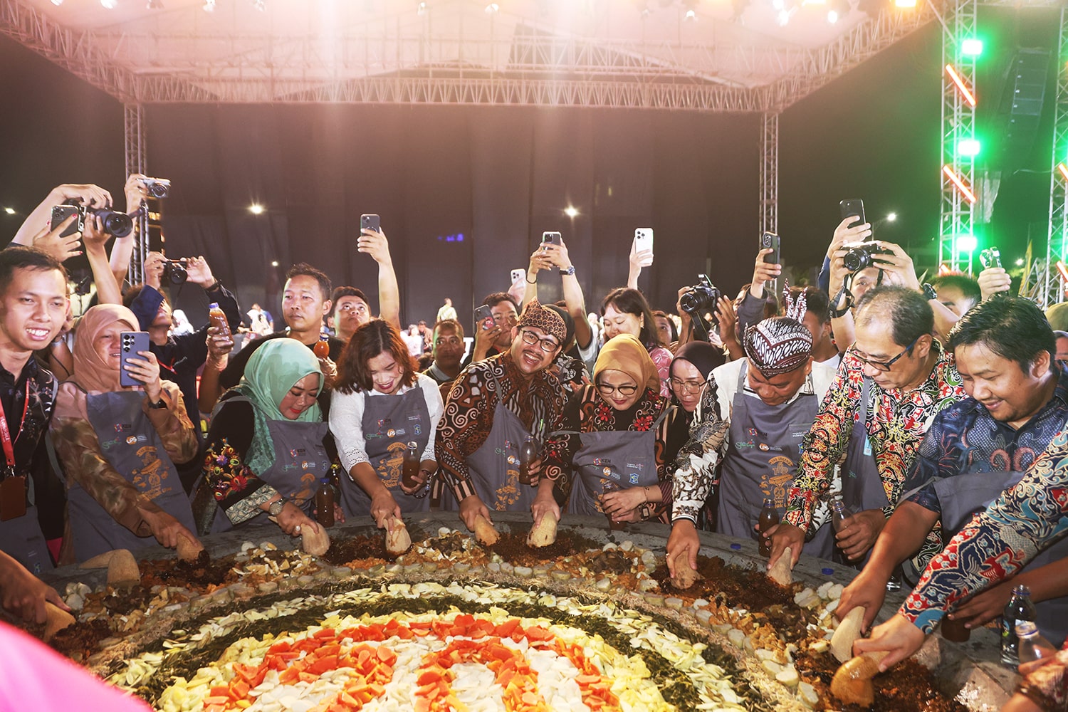 Festival Rujak Uleg “The Legend of THR” Bangkitkan Memori Kolektif ...
