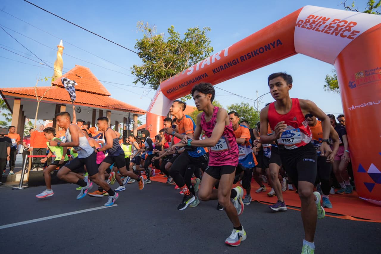 Ribuan Peserta Dari Berbagai Daerah Meriahkan Fun Run Bulan PRB 2025 di ...