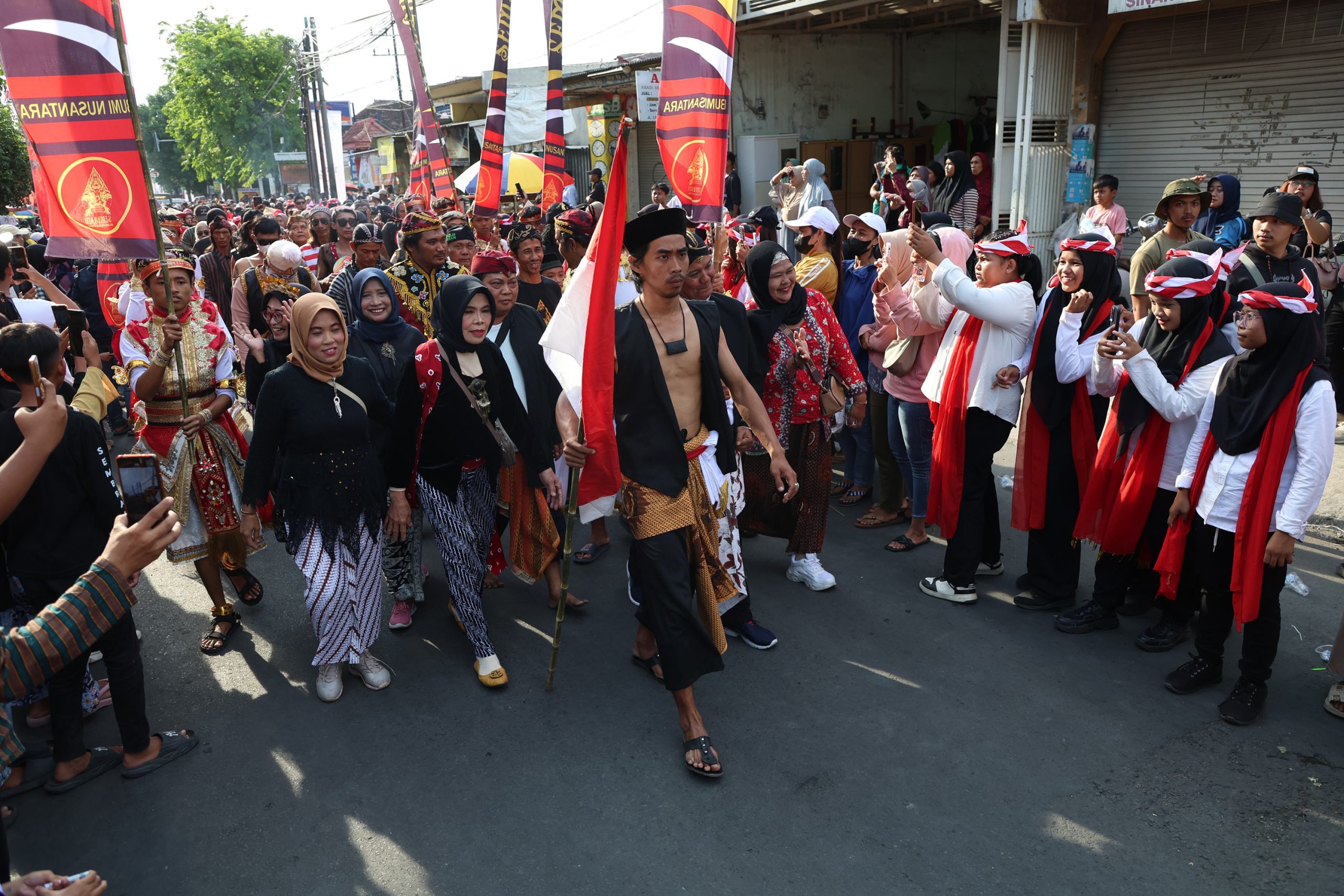 Napak Tilas Sawunggaling, 1.000 Penari Remo Semarakkan Sembrani Bumi ...