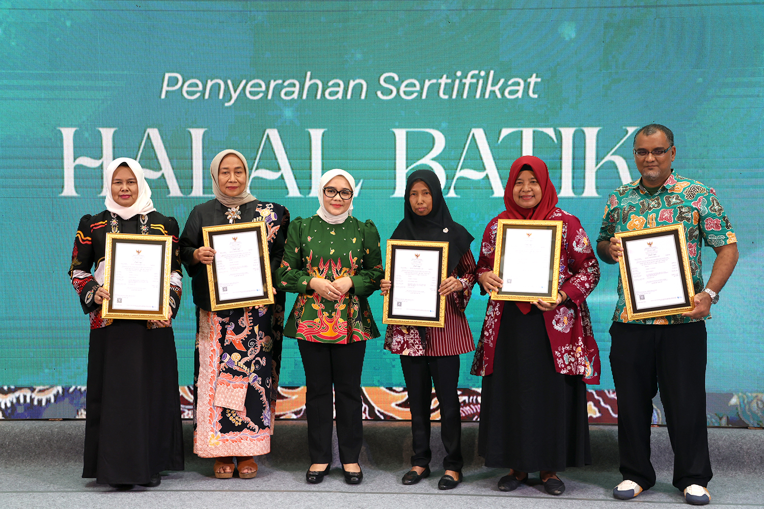 Buka Loka Batik 2025, Pemkot Surabaya dan Dekranasda Ajak Gen Z ...